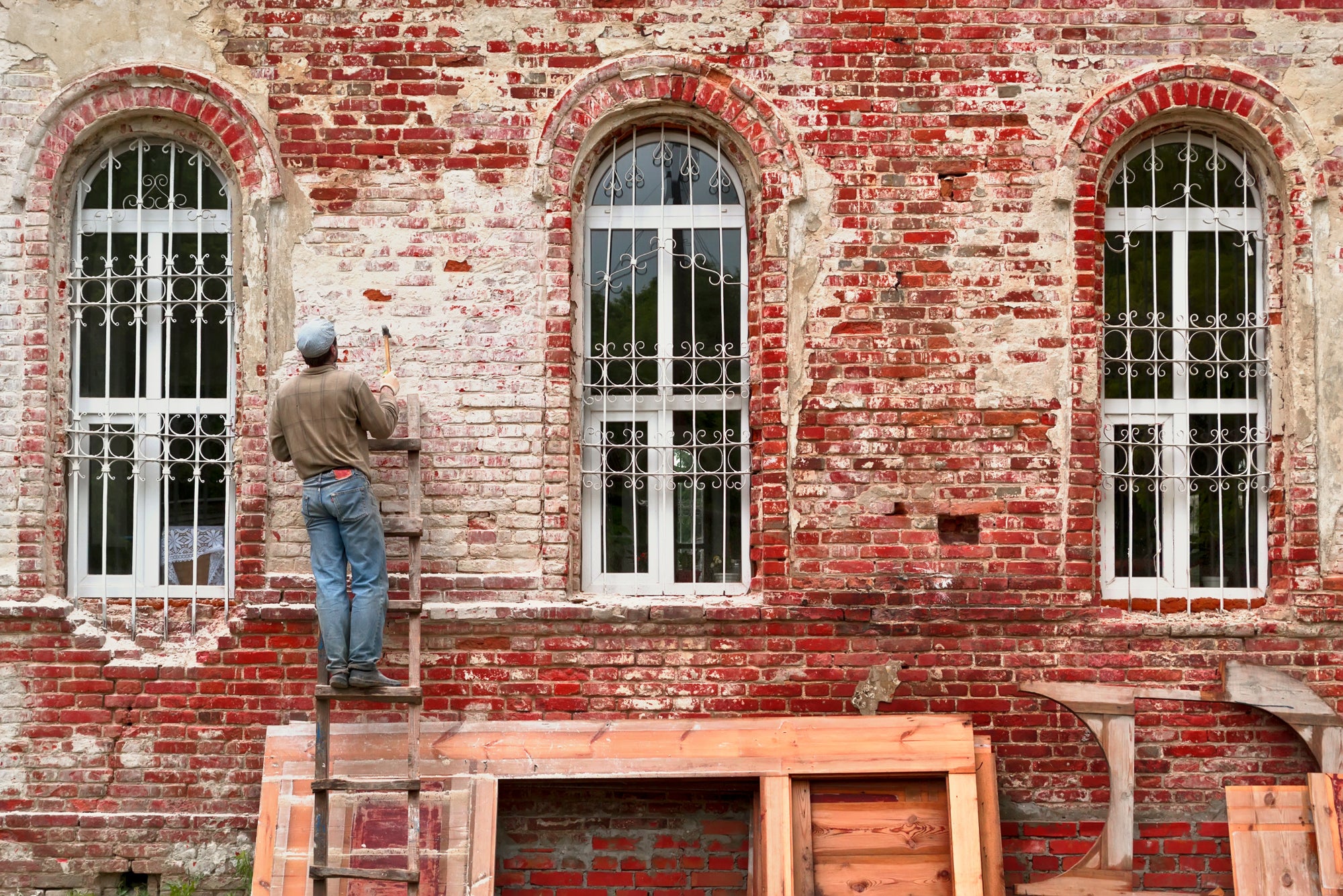 Building Tradition Episode 1: Historic Windows: Repair or Replace?
